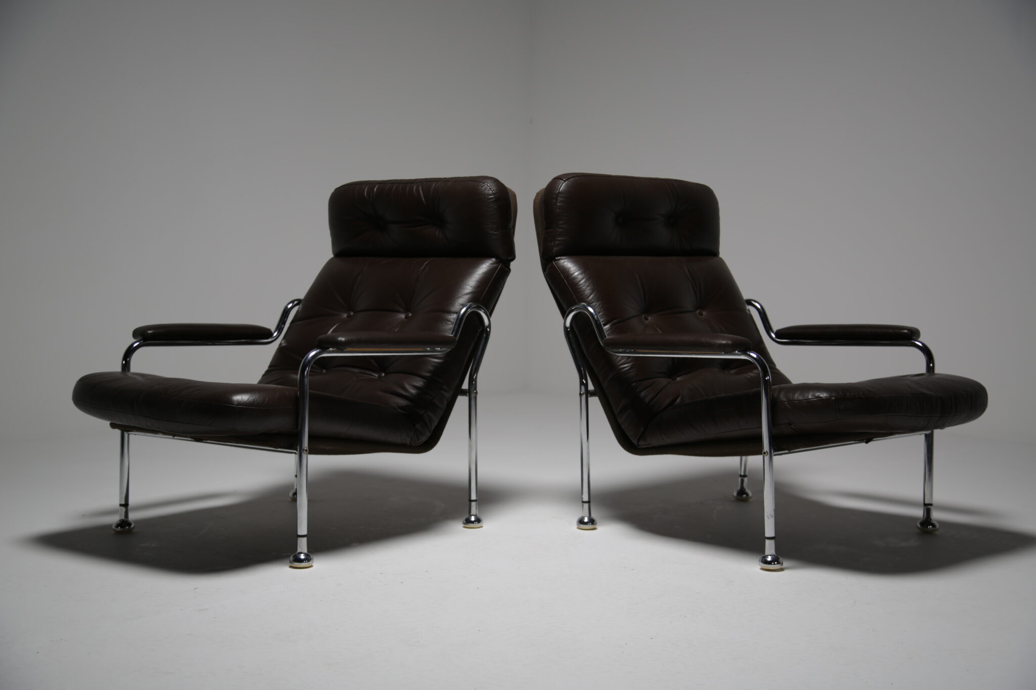 Black Leather Swivel and Tilt Lounge Chair. - The Vintage Hub