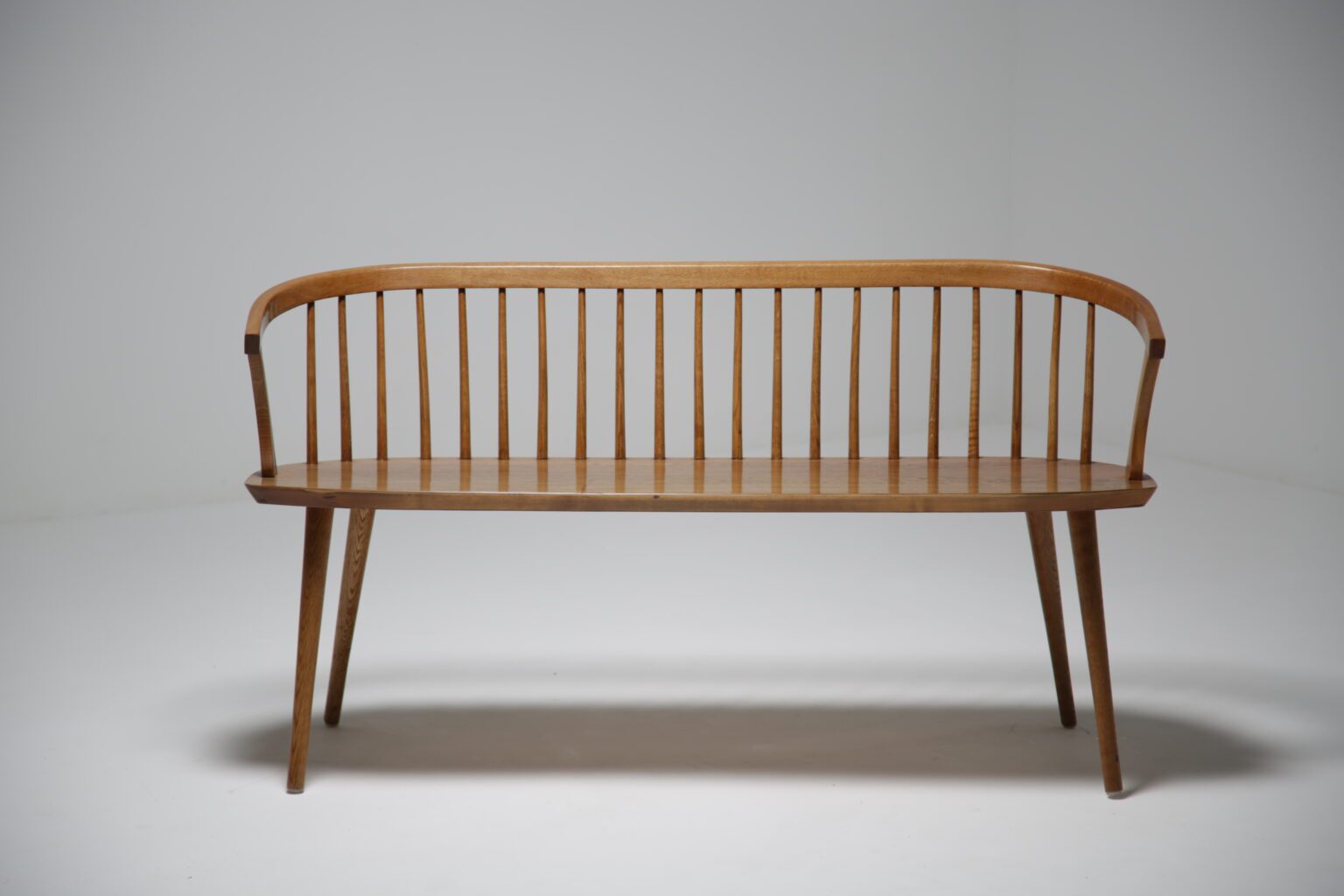Oak spindle Windsor bench. | The Vintage Hub