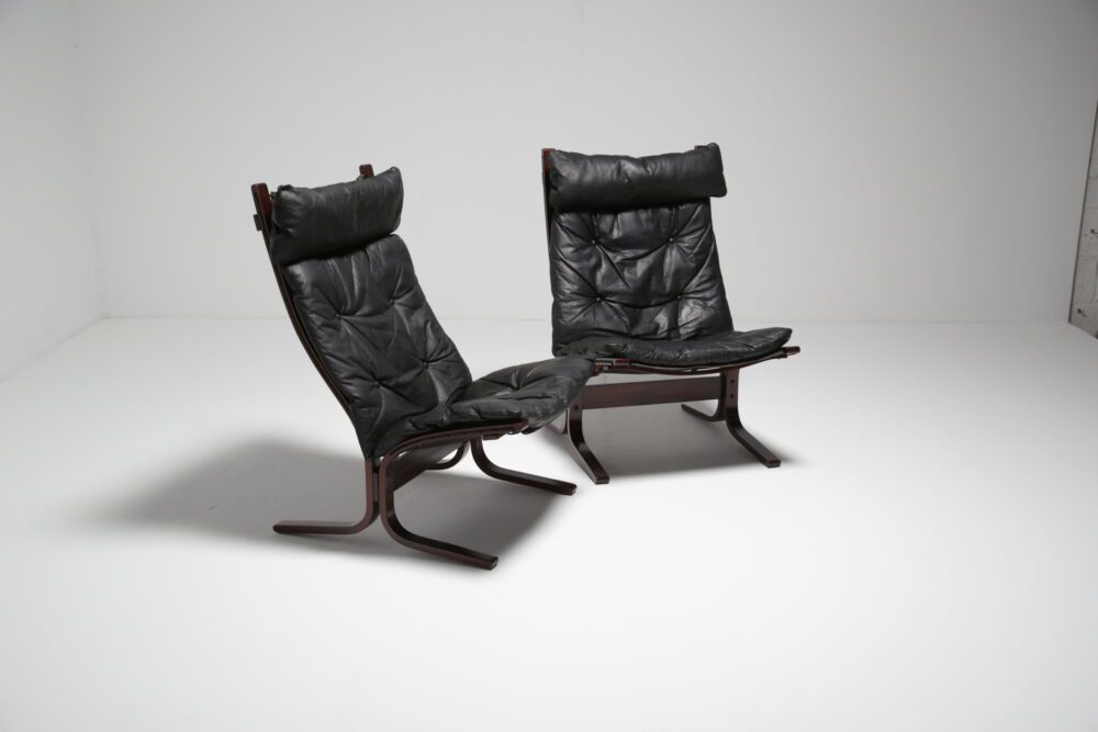 Vintage Black Leather Siesta Lounge Chairs | The Vintage Hub | Free ...