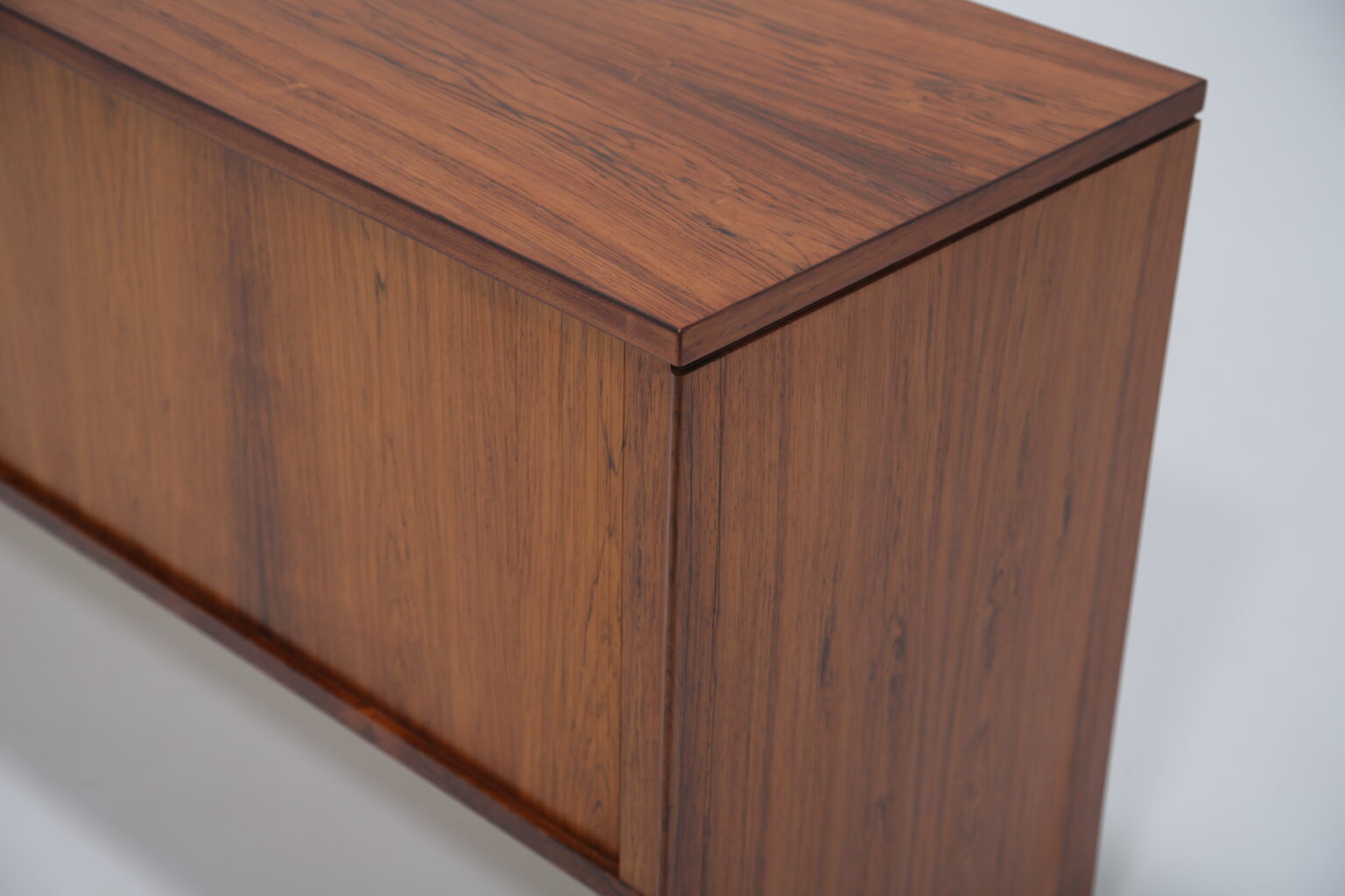 Mid-Century Rosewood Desk by Arne Vodder |The Vintage Hub|