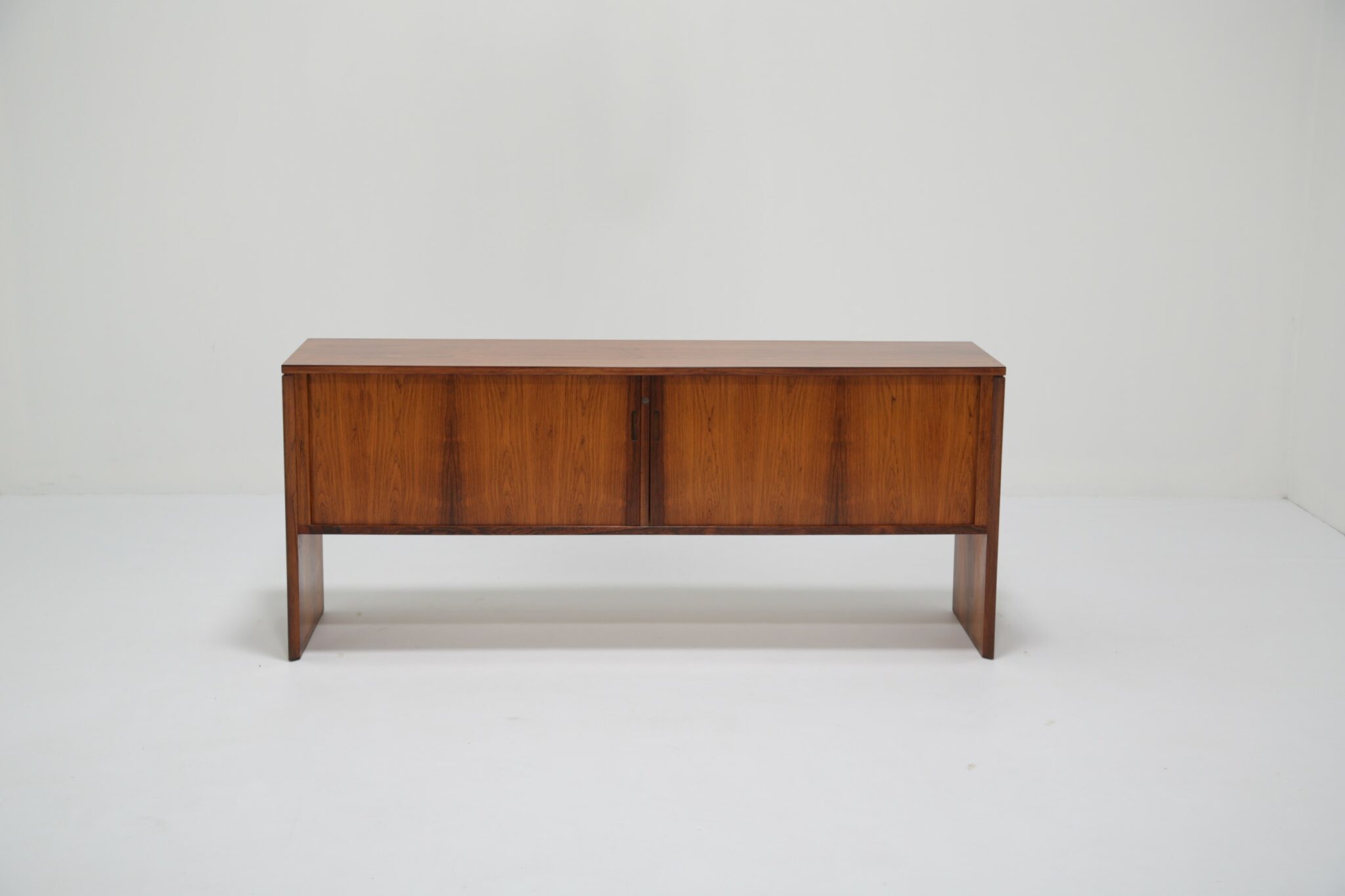 Mid-Century Rosewood Desk by Arne Vodder |The Vintage Hub|