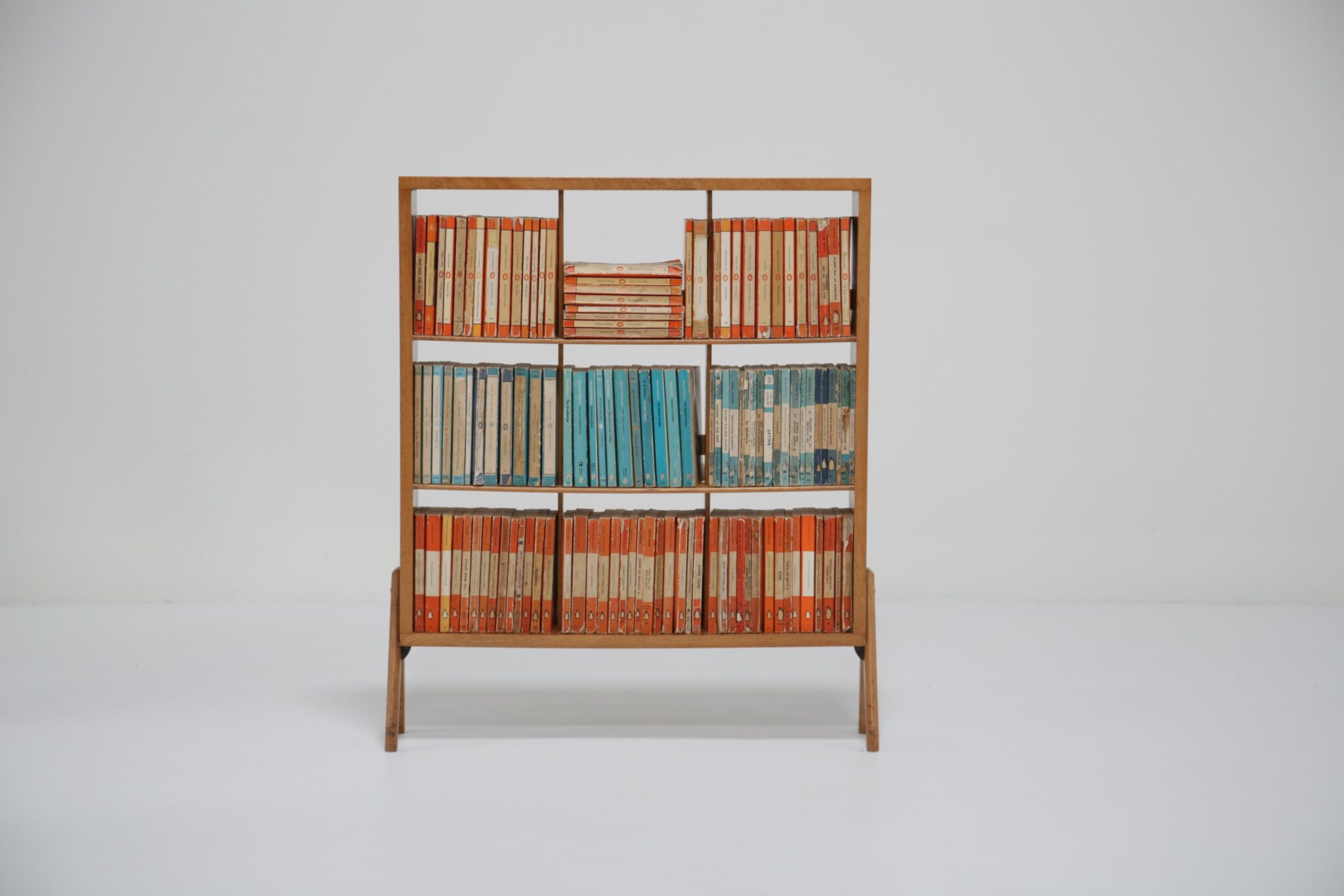 Vintage Penguin Books Bookcase by Beaver & Tapley, 1950s. | The Vintage Hub
