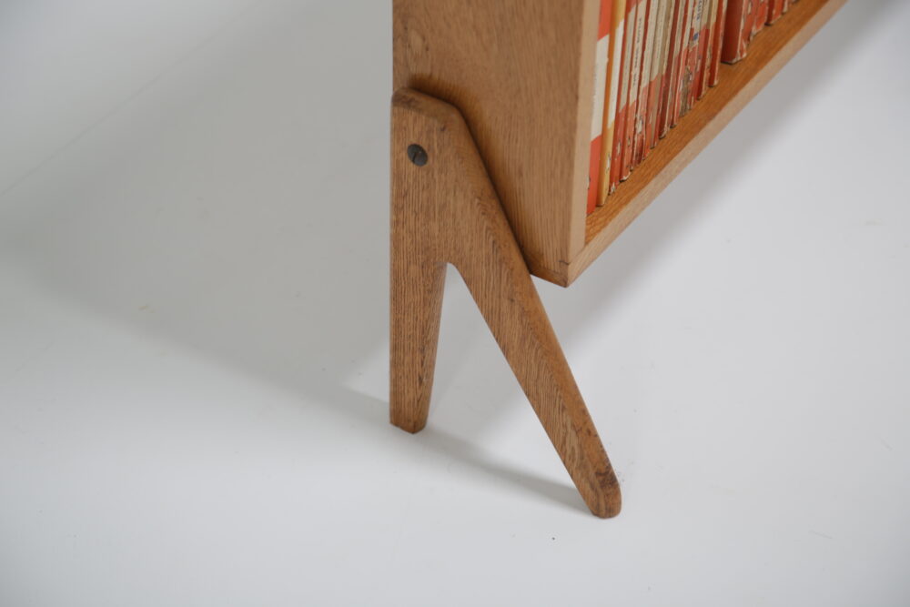 Vintage Penguin Books Bookcase by Beaver & Tapley, 1950s. | The Vintage Hub